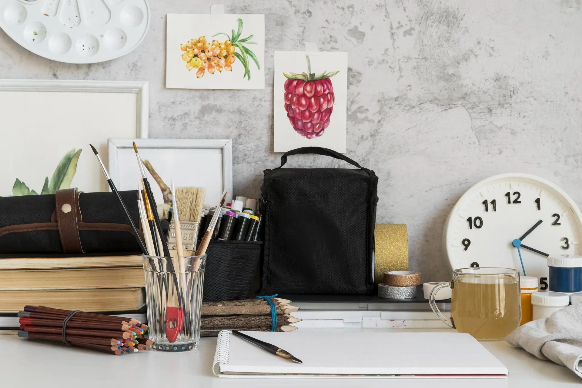 Essential Corporate Gifts for Modern Professionals: Must-Have Gifts Th